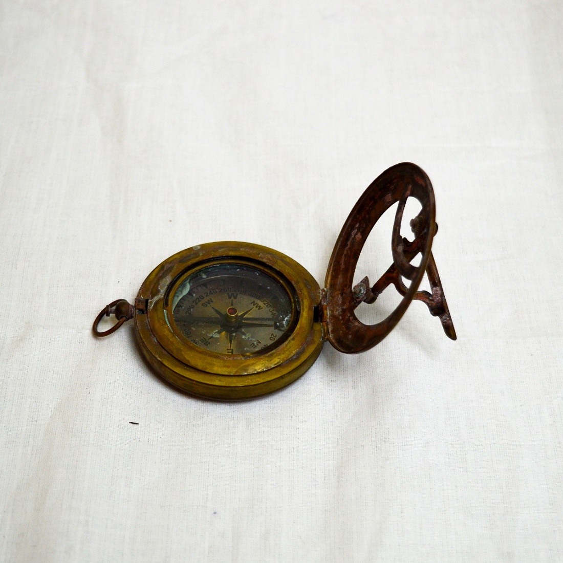 Antikcart Antique Push Button Brass Pocket Sun Clock open - Antikcart