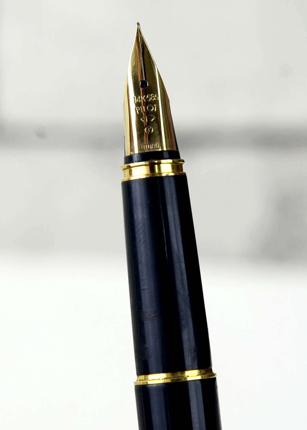 Buy Vintage Pilot Deluxe Fountain Pen 14K Solid Gold F Nib Buy Vintage Pilot Deluxe Fountain Pen 14K Solid Gold F Nib