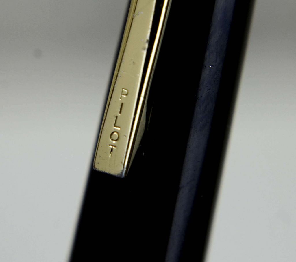 Buy Pilot 18K Elite 95s pocket fountain pen with 18K gold script nib online