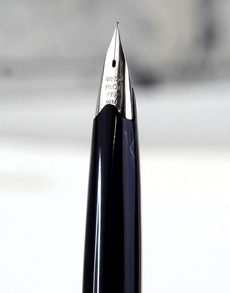 Buy Pilot elite crosshatch fountain pen with 18K White gold F nib online
