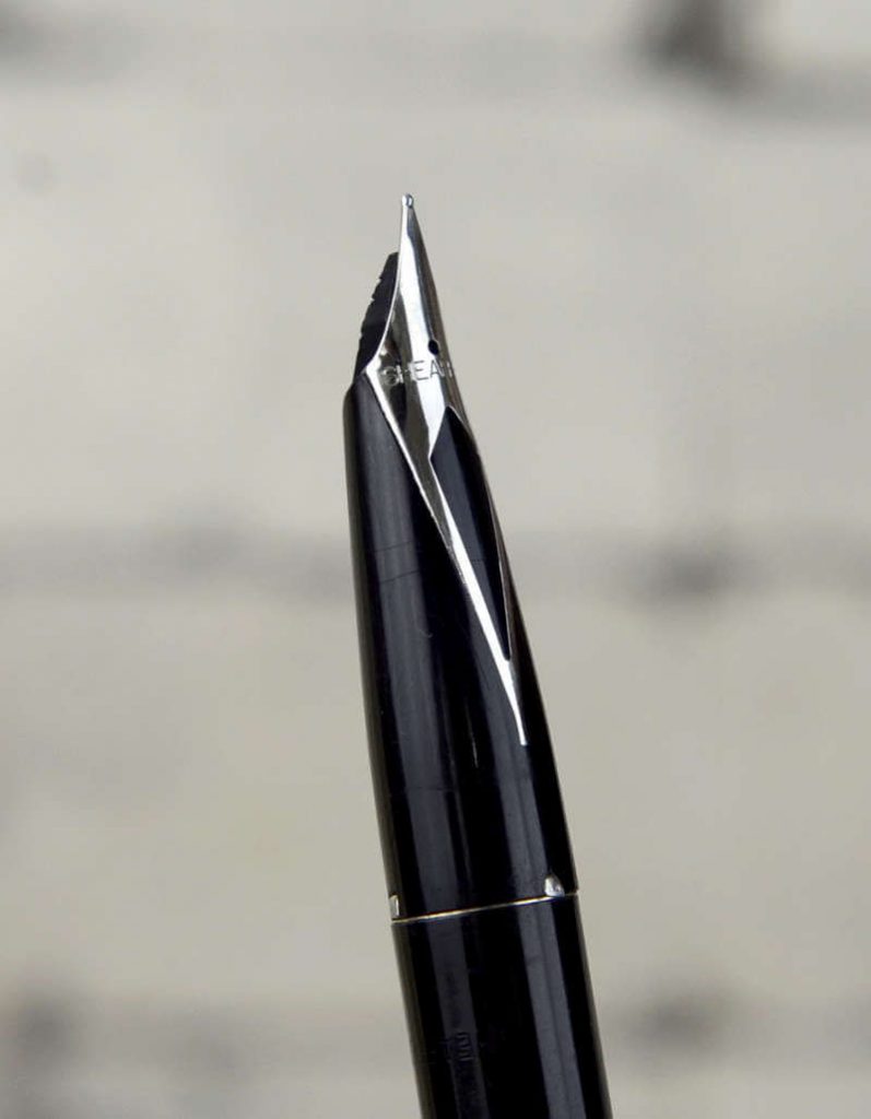 Vintage sheaffer imperial 440 black fountain pen with inlaid steel M nib