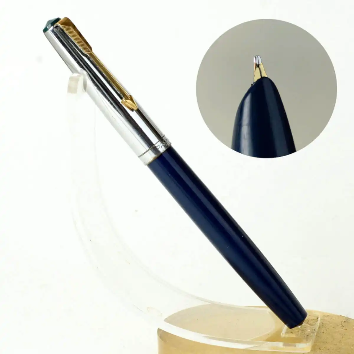 Parker 17 deluxe fountain pen with 14C solid gold M nib- used