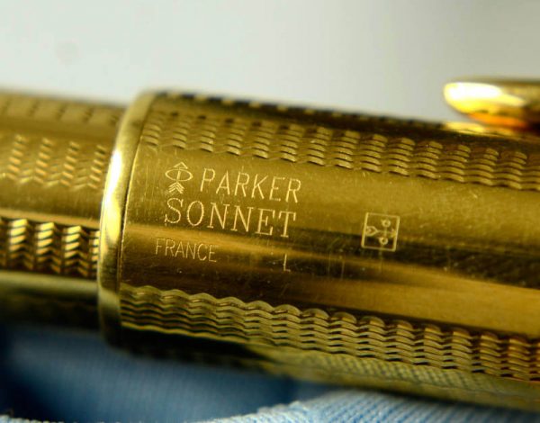 Buy Parker sonnet cascade golden fountain pen set with 18K gold F nib