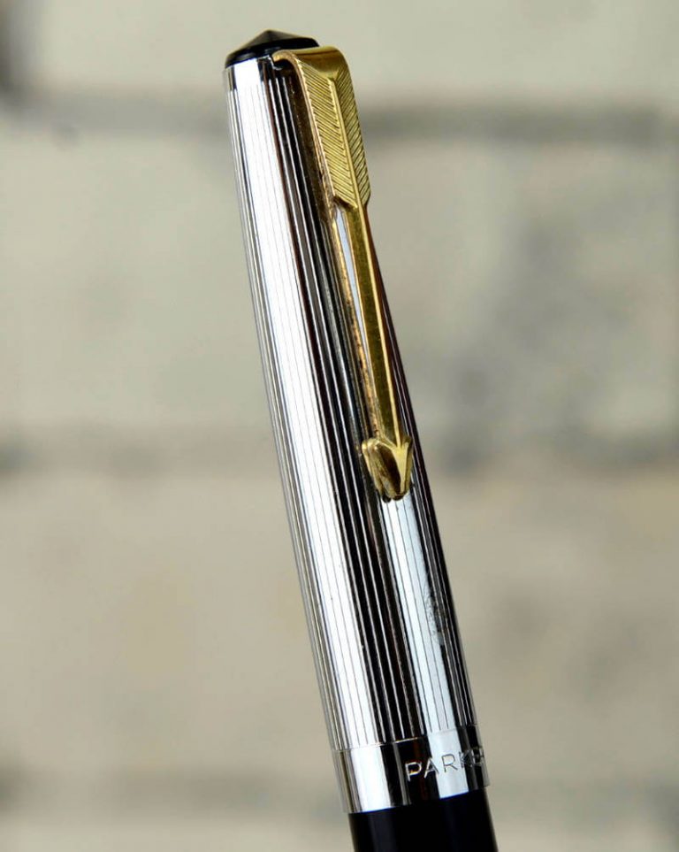 Parker 17 deluxe fountain pen with 14C solid gold M nib - used