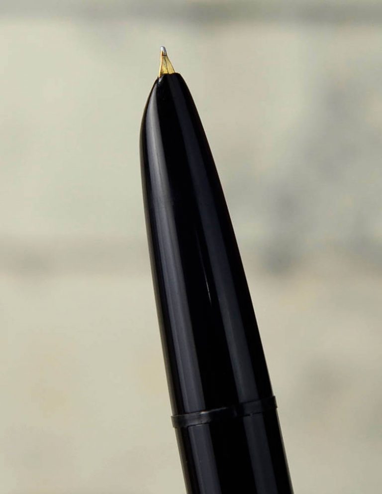 Parker 17 deluxe fountain pen with 14C solid gold M nib - used
