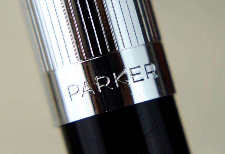 Parker 17 deluxe fountain pen with 14C solid gold M nib - used