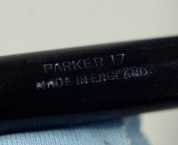Parker 17 deluxe fountain pen with 14C solid gold M nib - used