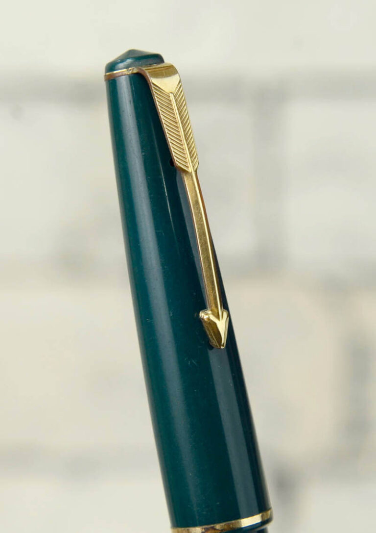 Parker 17 deluxe fountain pen with 14C solid gold F nib - used