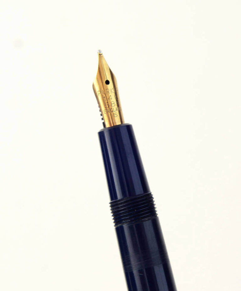 Vintage Parker slimfold navy fountain pen with 14C solid gold M nib