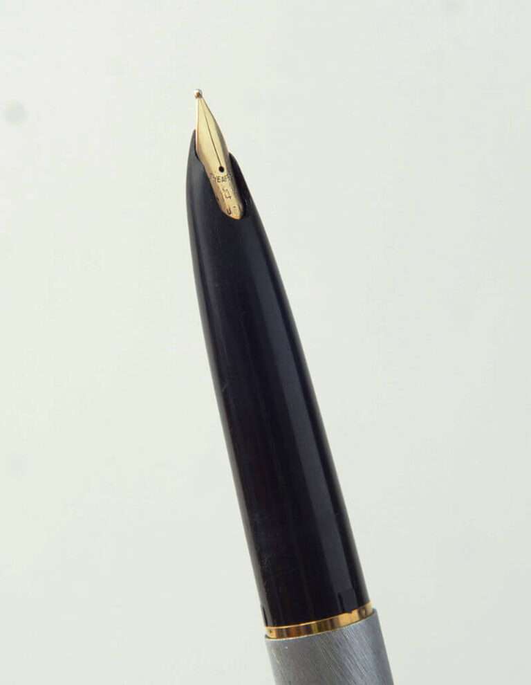 Buy lady sheaffer 620XG fountain pen with hooded M nib online