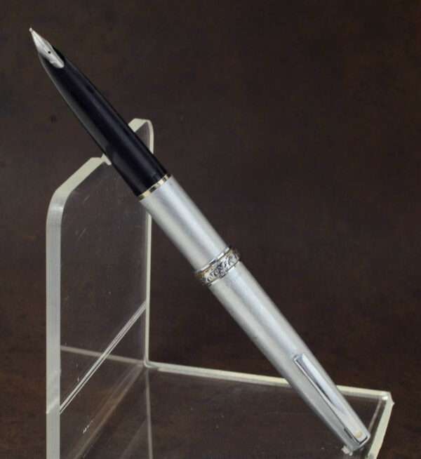 Buy lady sheaffer 620 fountain pen with conical steel M nib - Used