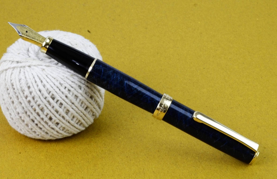 Buy diplomat 1922 classic fountain pen dualtone golden M nib online