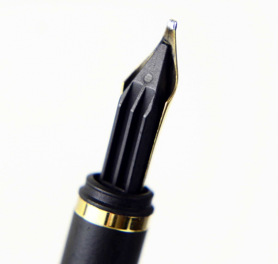 Buy Montblanc Noblesse golden barrel fountain pen 18K 750 B nib online