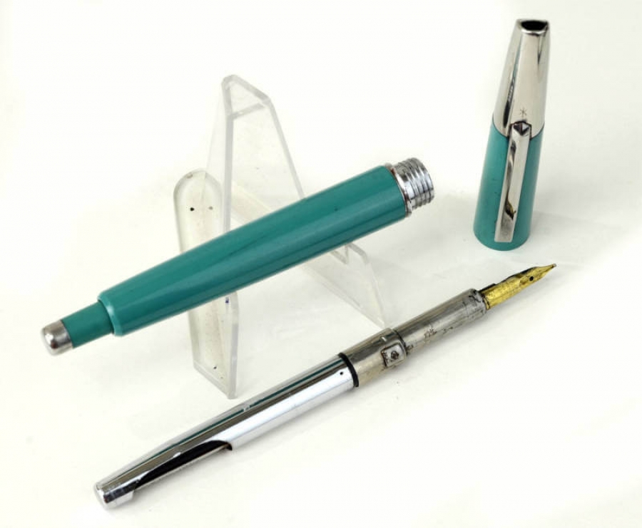 Buy vintage pilot capless fountain pen with 14K gold medium nib - Clean