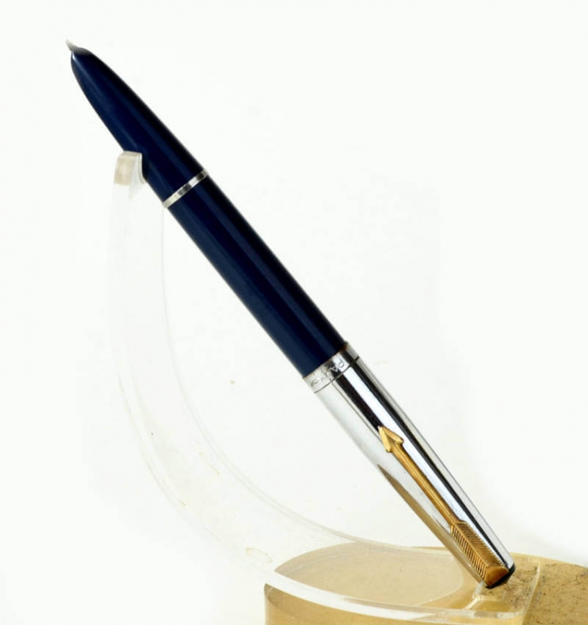 Parker 17 deluxe fountain pen with 14C solid gold M nib- used