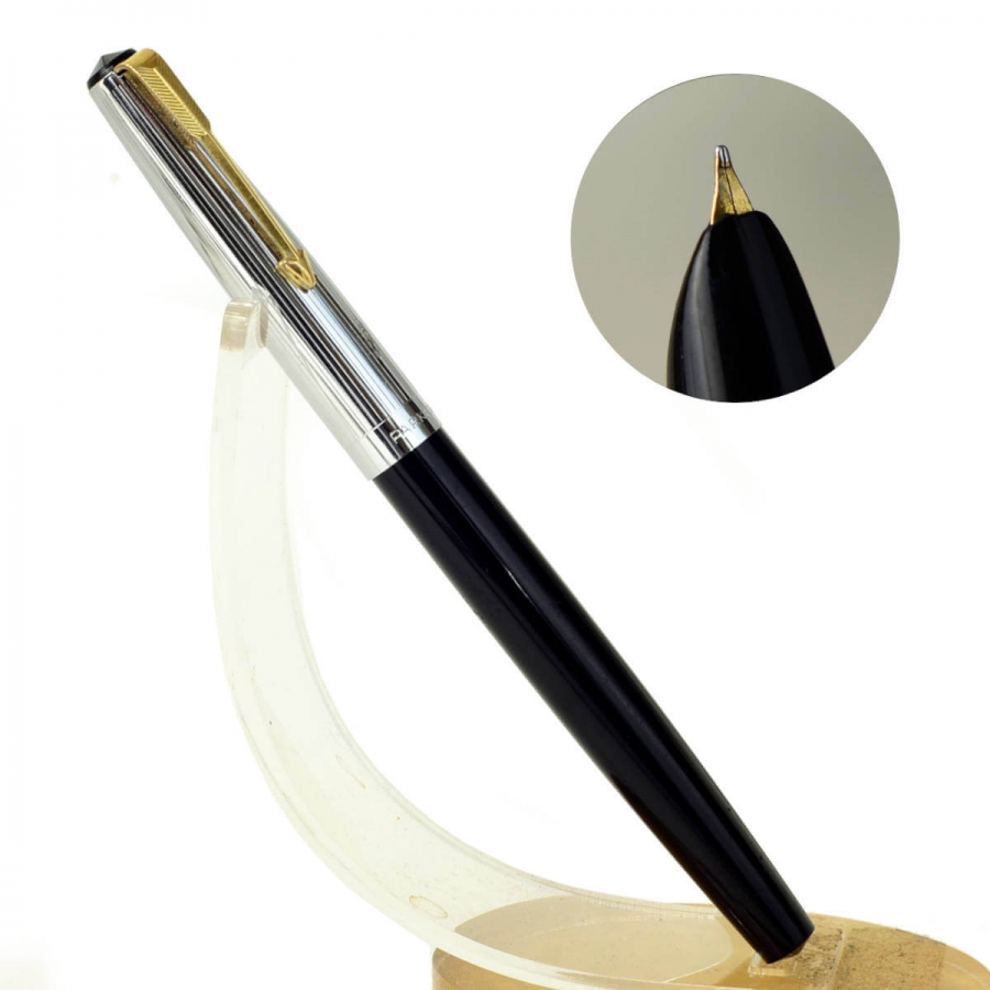 Parker 17 deluxe fountain pen with 14C solid gold M nib - used